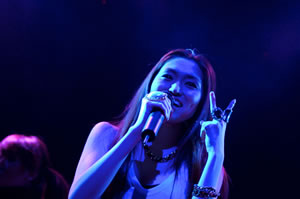 ファレルに見いだされたシンガー・ソングライターManami、遂にCDデビュー曲初披露！ - CDJournal ニュース