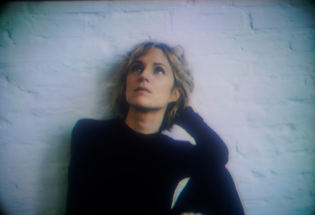 インタビュー：アグネス・オベル 音楽は秘密の日記、デンマークのSSWがひとりで作り上げた新作 - CDJournal CDJ PUSH