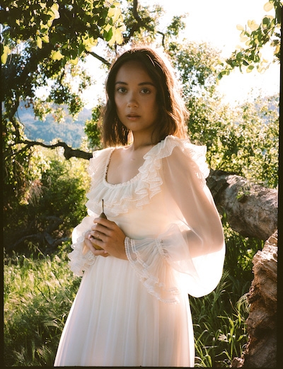 アイスランド出身のSSW“レイヴェイ”、1stアルバム『エブリシング・アイ・ノウ・アバウト・ラブ』リリース - CDJournal ニュース