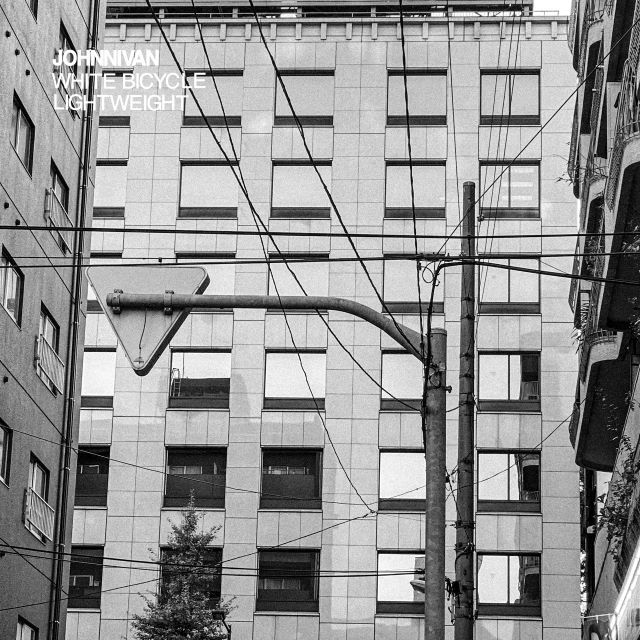 多国籍ロック・バンド“Johnnivan”、両A面シングルをリリース 初のワンマン・ライヴ開催決定 - CDJournal ニュース